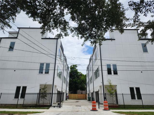 4 BR, 5 BA Apartment 3405 St Emanuel Street, Houston, TX 77004