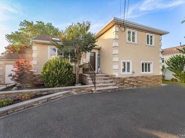 4 Brafmans Rd, Inwood, NY 11096