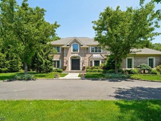 4 Brayton Rd, Livingston, NJ 07039