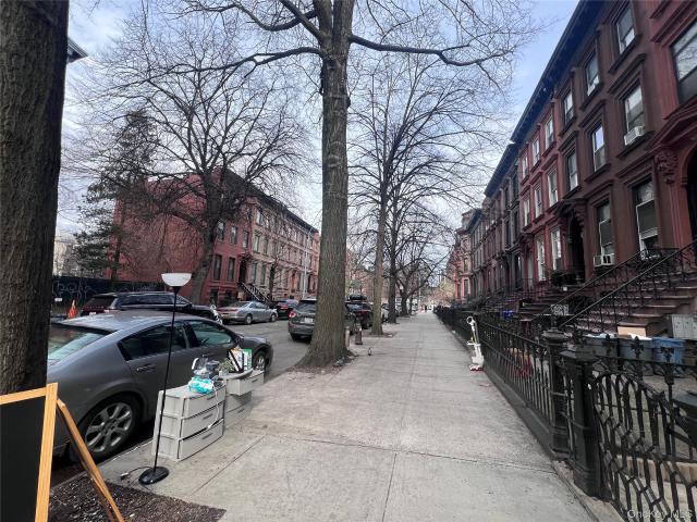 4 Brevoort Place