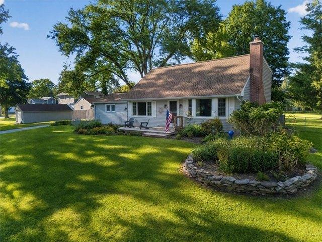 4 Briarwood Ln, Fairport, NY 14450