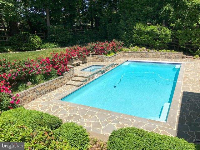 4 Brickford Ln, Baltimore, MD 21208