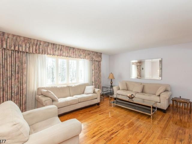 4 Brookside Ct