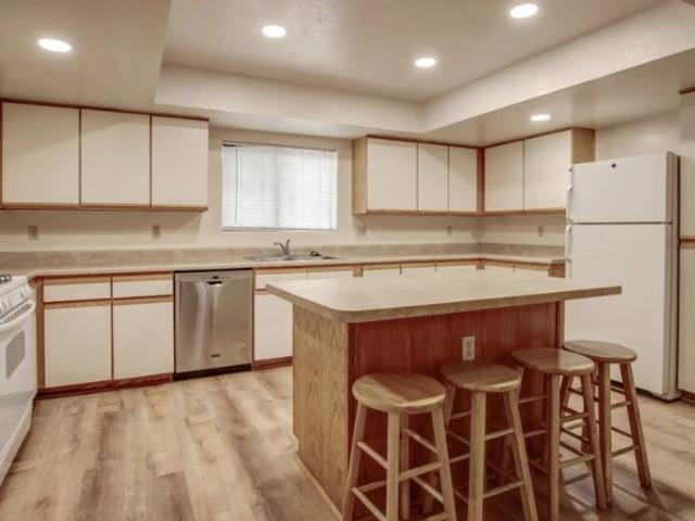 4 BRs x 4 bathrooms_Shared common area