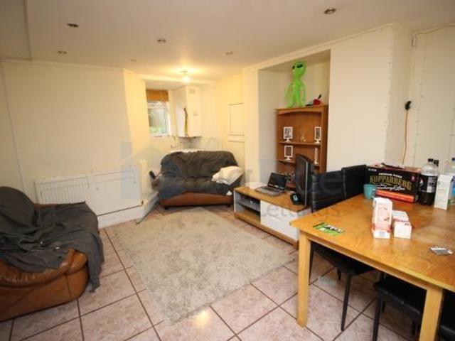 4 Brudenell Street, Leeds LS6 4 bed terraced house to rent £1,976 pcm £456 pw