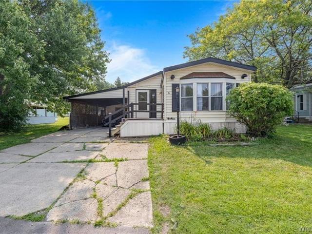 4 Brush Dr, Hamburg, NY 14075