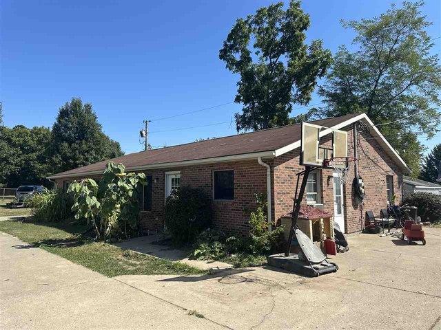 4 Bryan St, West College Corner, IN 47003