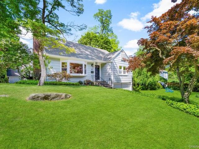 4 Bryson St, Larchmont, NY 10538