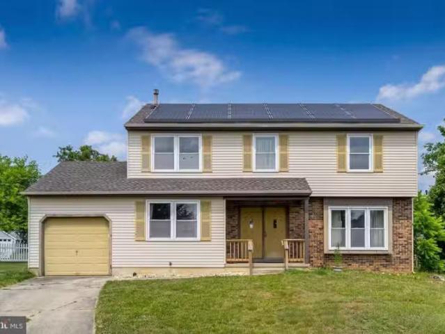4 CAMERON CT, LAUREL SPRINGS, NJ 08021 Single Family Residence.