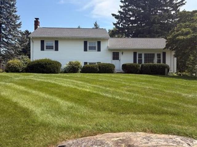 4 Cannon Dr, New Windsor, NY 12553