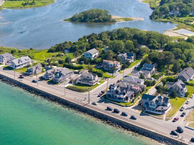 4 Canonicus Ave, Oak Bluffs, MA 02557 | MLS #43452
