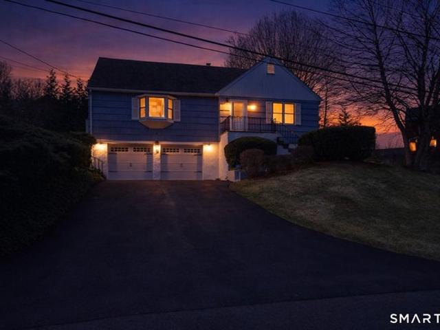 4 Candlewood Rd, New Fairfield, CT 06812
