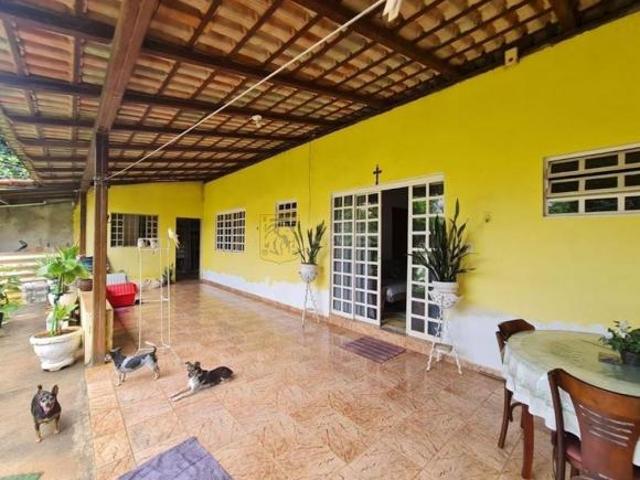 4 CASAS NO MESMO LOTE VICENTE PIRES PROXIMO A COMERCIOS QUINTAL IDEAL PARA RENDA