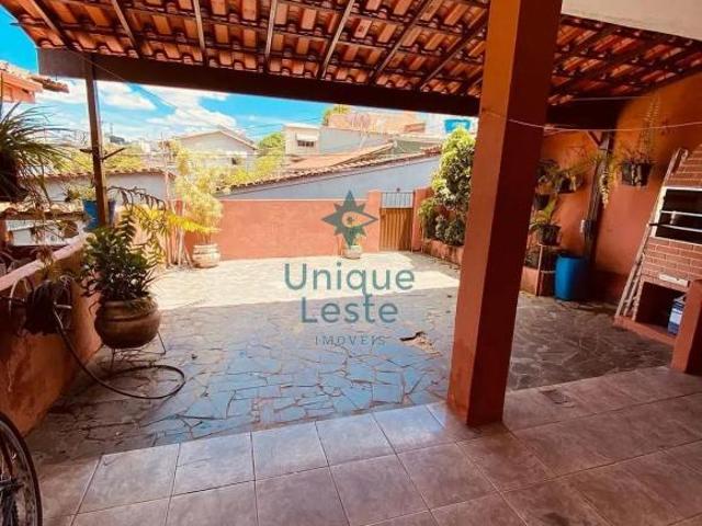 4 casas e 3 lojas apenas 830.000 Nova Vista Belo Horizonte
