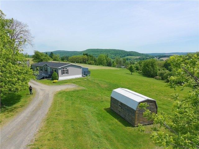 4 Carpenter Ave, New Berlin, NY 13411