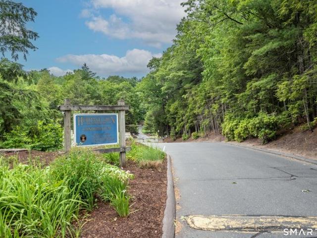 4 Carriage Dr Unit 4, Simsbury, CT 06070
