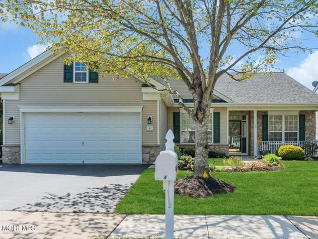 4 Chamber Ln, Columbus, NJ 08022