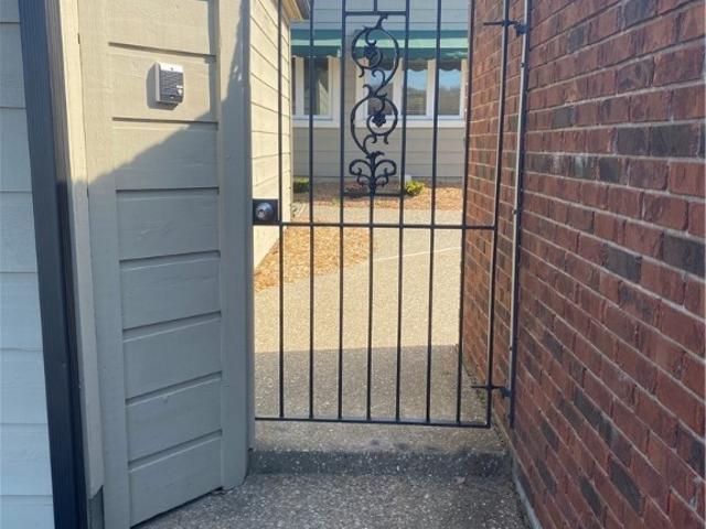 4 Charlestown Court