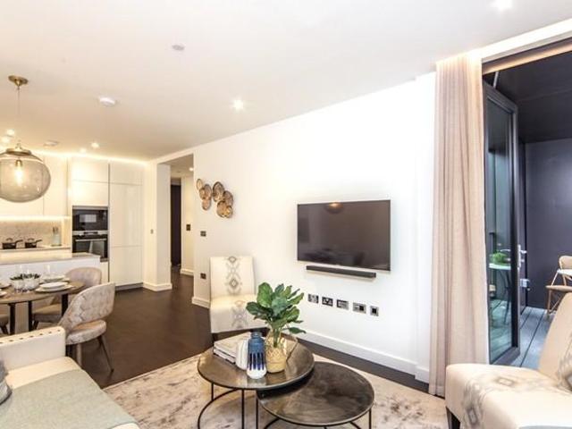 4 Charles Clowes Walk, London SW11 2 bed apartment to rent £4,853 pcm £1,120 pw