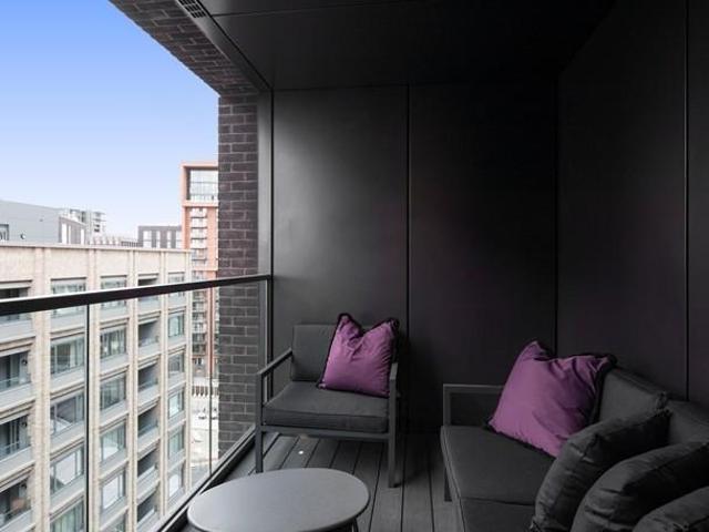 4 Charles Clowes Walk, London SW11 2 bed apartment to rent £5,742 pcm £1,325 pw