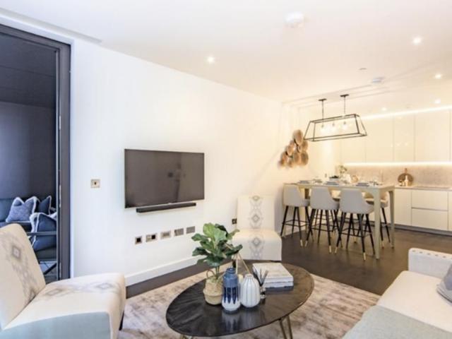 4 Charles Clowes Walk, Thornes House, 4 Charles Clowes Walk, London SW11, 2 bed flat to rent, £4,377 pcm | PrimeLocation