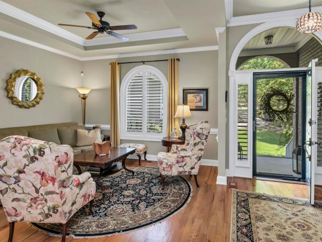 4 Chase Court