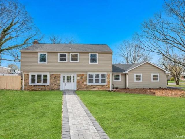4 Chevy Dr, South Setauket, NY 11720
