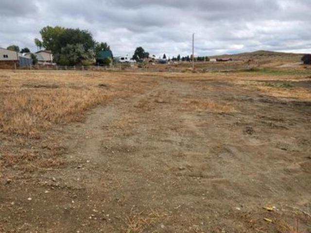 4 Chickasaw Dr, Newcastle, WY 82701