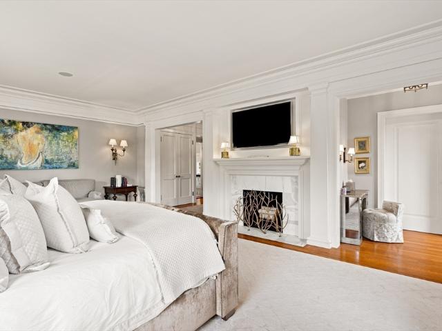 4 Cobb Ave, Manchester, MA 01944 | MLS #73389