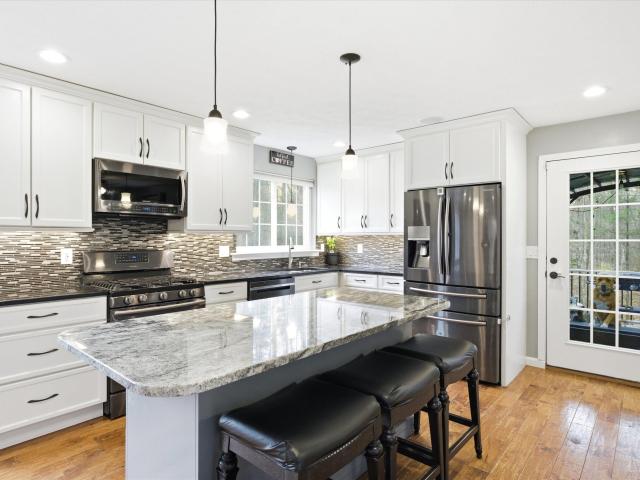 4 Cobblestone Place