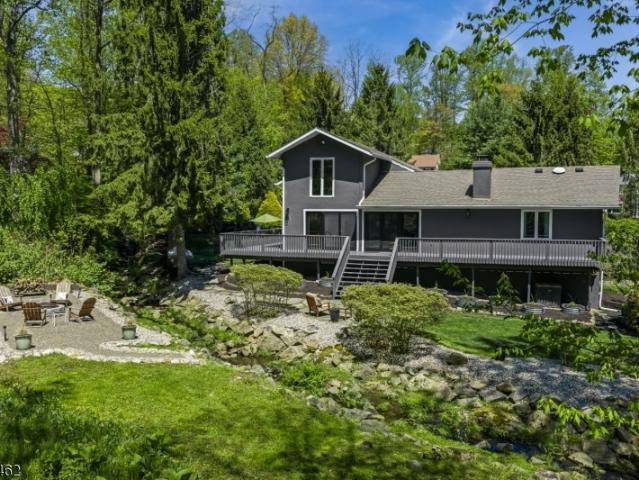 4 Colonel Evans Dr