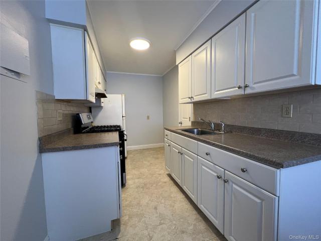 4 colonial road 106