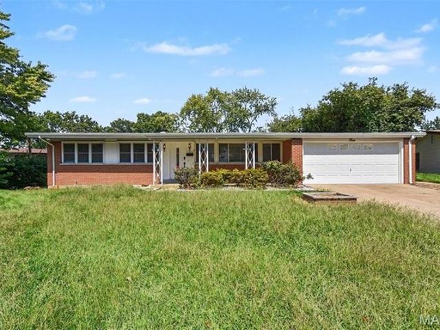 4 Colt Cir, Florissant, MO 63033