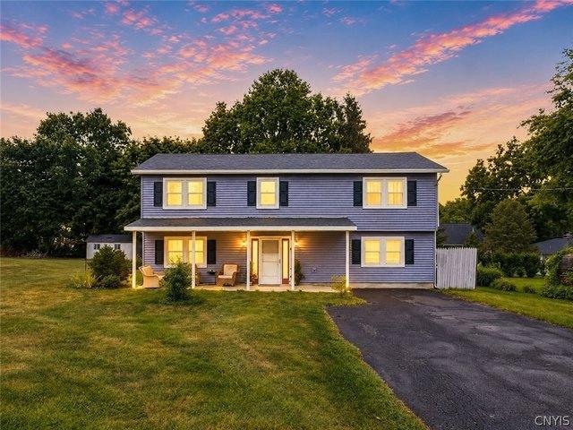 4 Comstock Rd, Baldwinsville, NY 13027