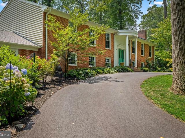 4 Country Club Lane