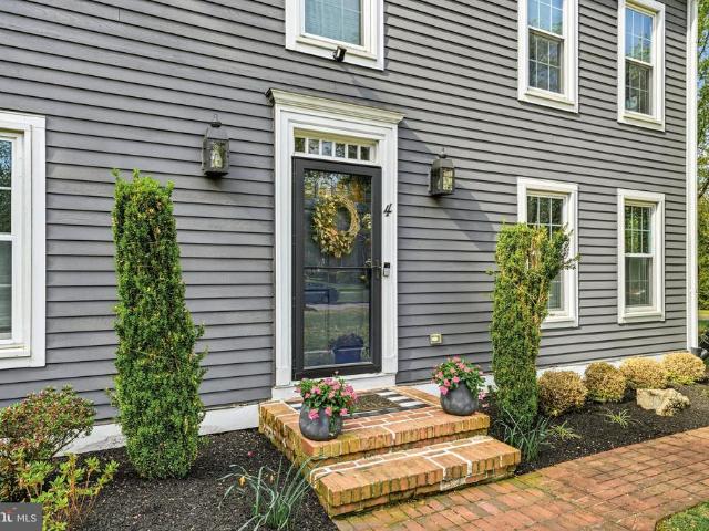 4 Cove Court