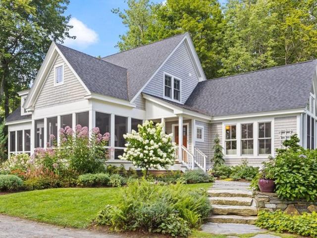 4 Creek Ln, Manchester, ME 04351
