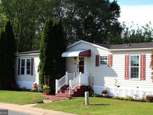 4 Creekside Dr, West Grove, PA 19390 in West Grove, Pennsylvania