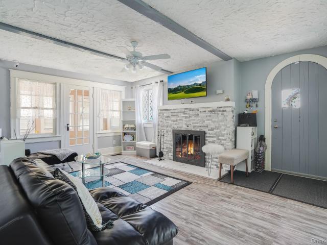 4 Crestwood Boulevard