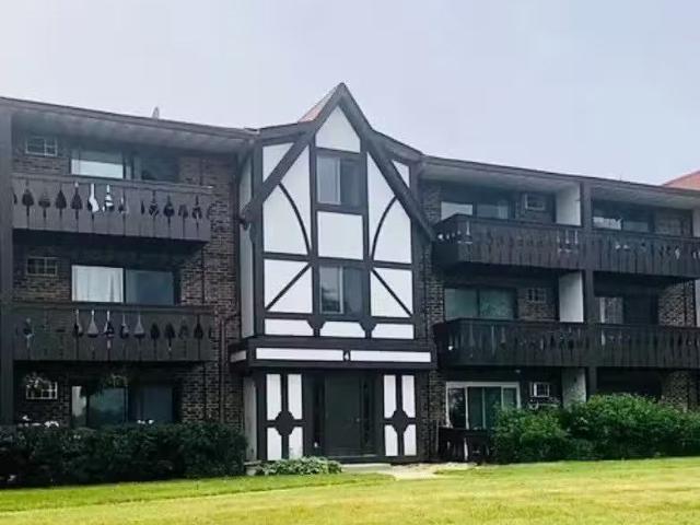 4 Crestview Lane, 16, Vernon Hills, IL 60061