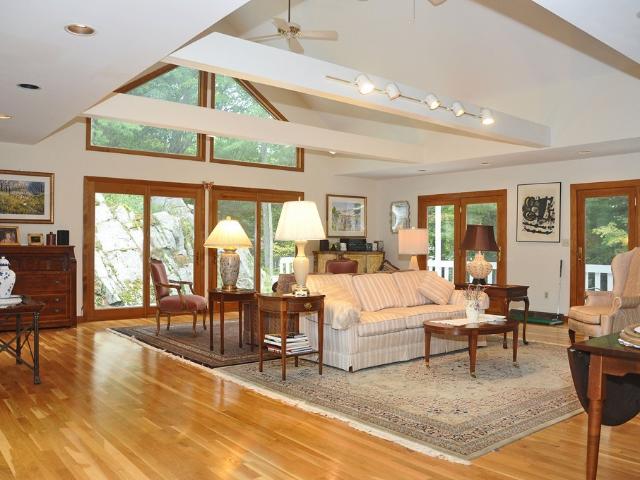 4 Crestview Ln, Milton, MA 02186 | MLS #73480 | Compass