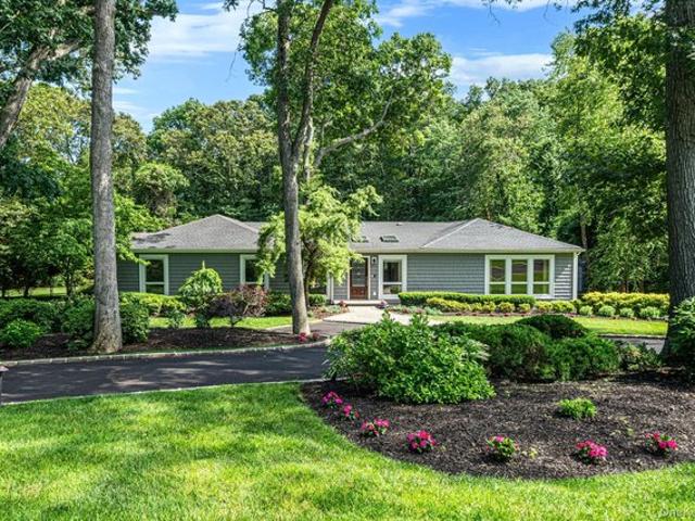 4 Durham Dr, Dix Hills, NY 11746