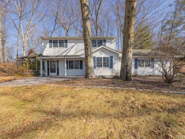 4 Dutch Ct, West Nyack, NY 10994