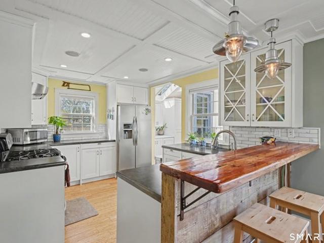 4 Dallas St, Hamden, CT 06514
