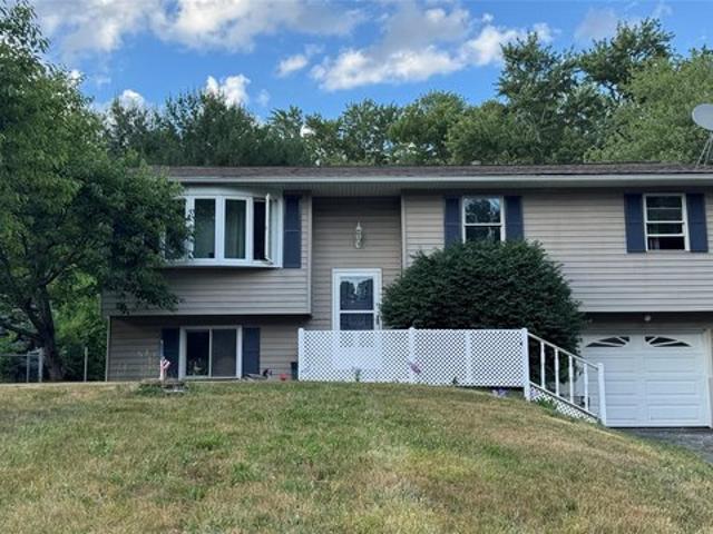 4 Dara Ln, Wappingers Falls, NY 12590