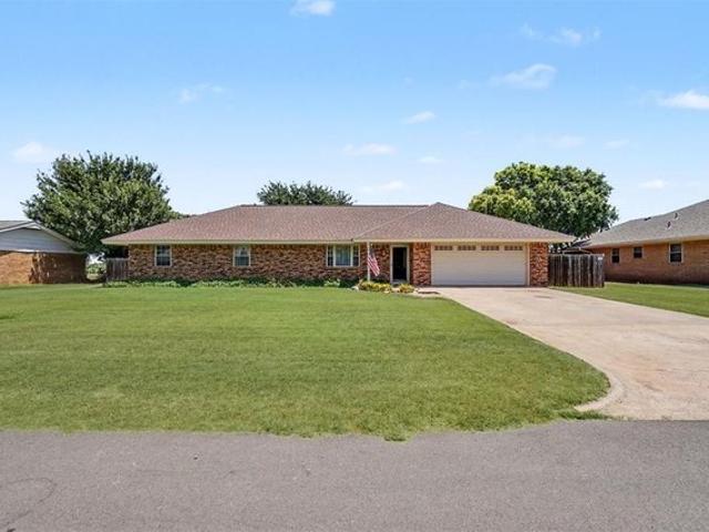 4 Darla Dr, Sayre, OK 73662