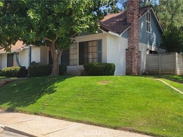 4 Dearborn Cir, Redlands, CA 92374