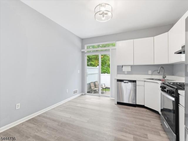 4 Derby St