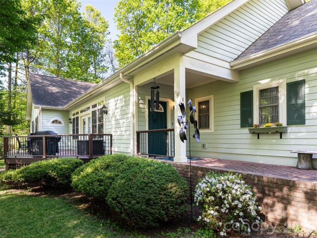 4 Dogwood Glen Circle