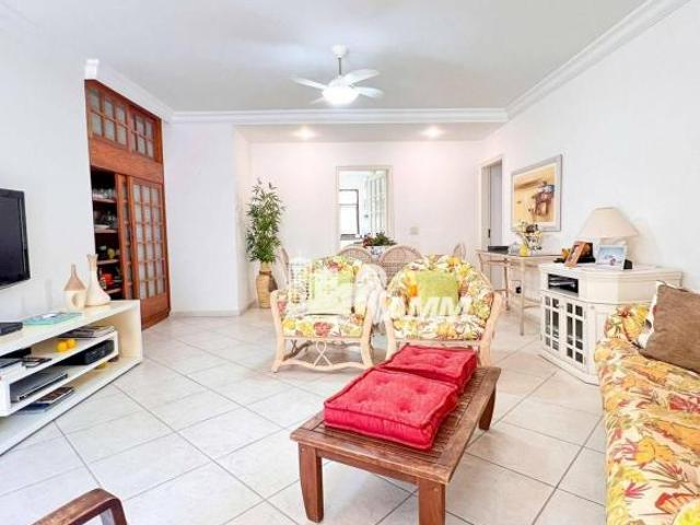 4 Dormitórios em Bairro Tranquilo e Próximo à Praia